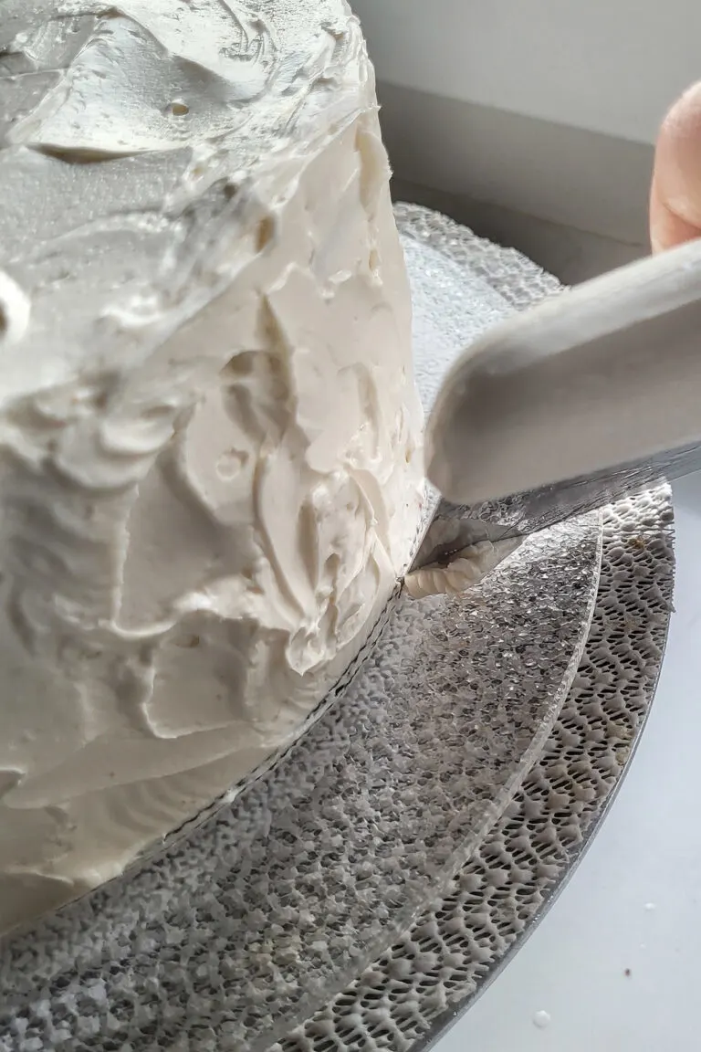 How to Build a 4 layer Cake - Baking Sense®