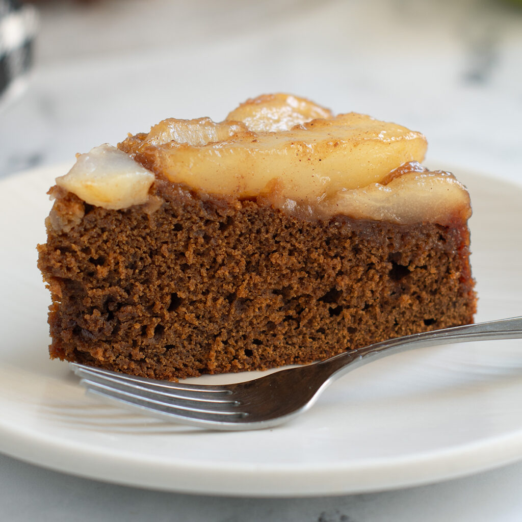 Pear Gingerbread Cake - Baking Sense®
