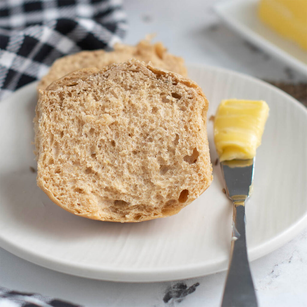 Rye & Molasses Dinner Rolls - Baking Sense®